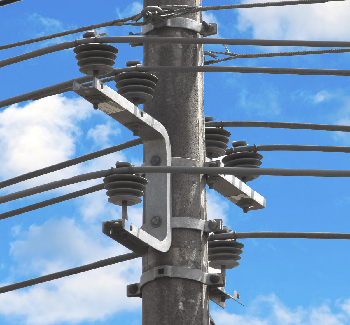 Isolador de Pino Polimérico 15kV Autotravante - ASW Brasil
